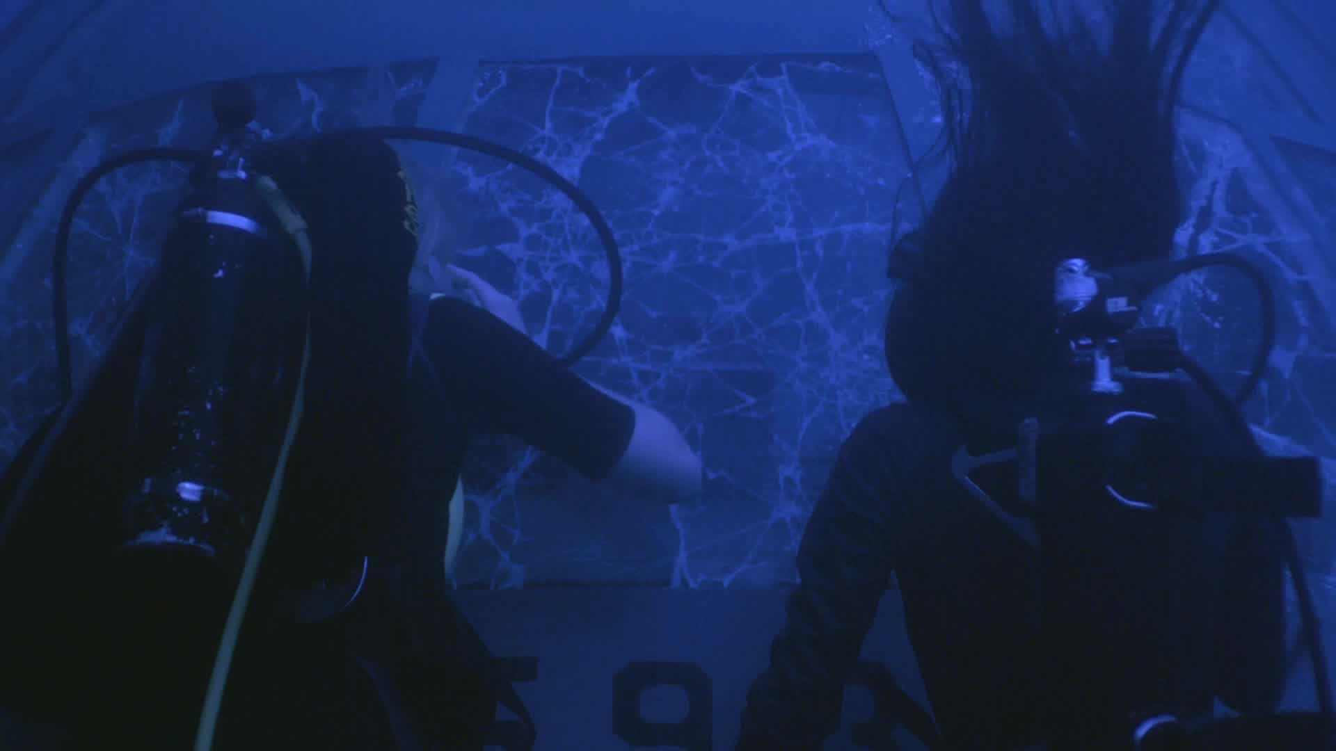 My favorite female scuba fight! - Part 1 - (HD) - Frogwoman Org