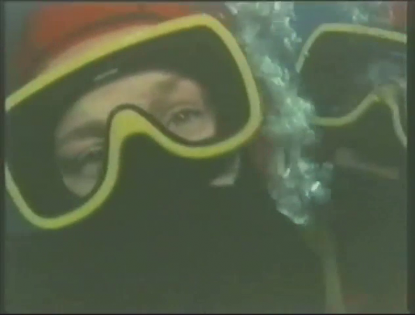 Female scuba diver gets drowned by evil divers [quality upgrade ...