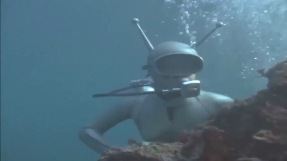 The japanese frogwoman in rubber ...and her antenna - Frogwoman Org