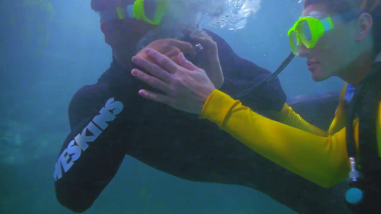 Pamela Anderson, a guy and a mermaid [female Baywatch Scuba scenes in ...