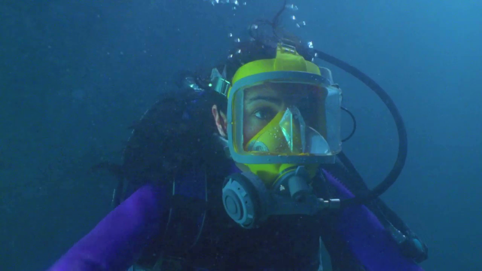 Pamela Anderson, a guy and a mermaid [female Baywatch Scuba scenes in ...