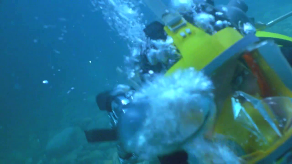 Pamela Anderson, a guy and a mermaid [female Baywatch Scuba scenes in ...