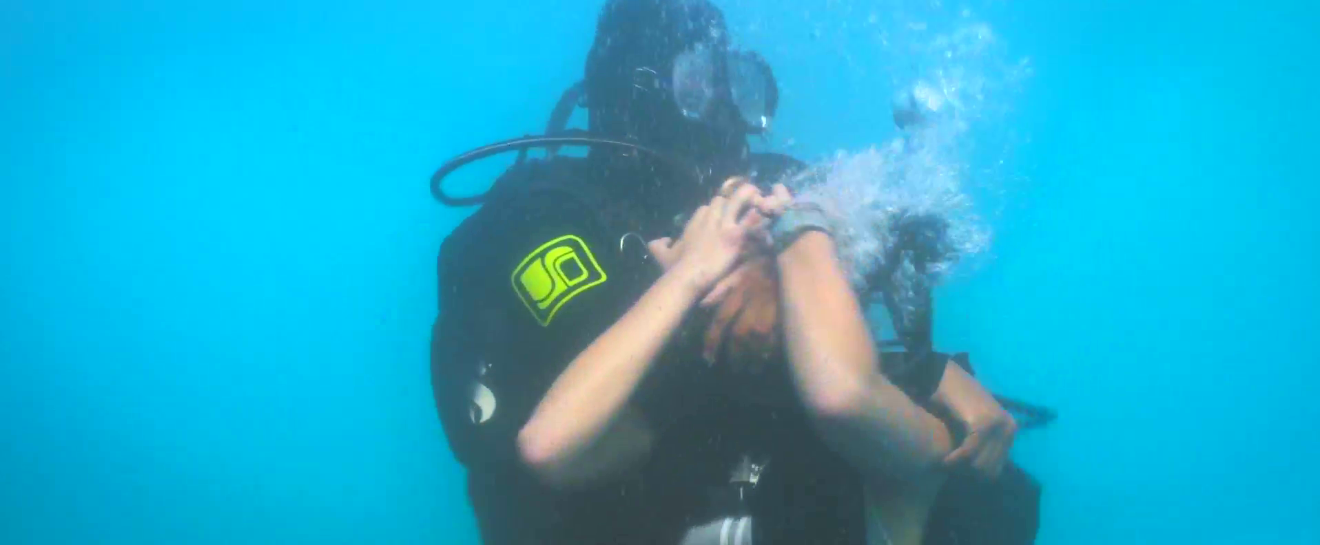 Frogwoman in FFM battles sharks and a frogman - Deep Blue Sea 3 [Hall ...