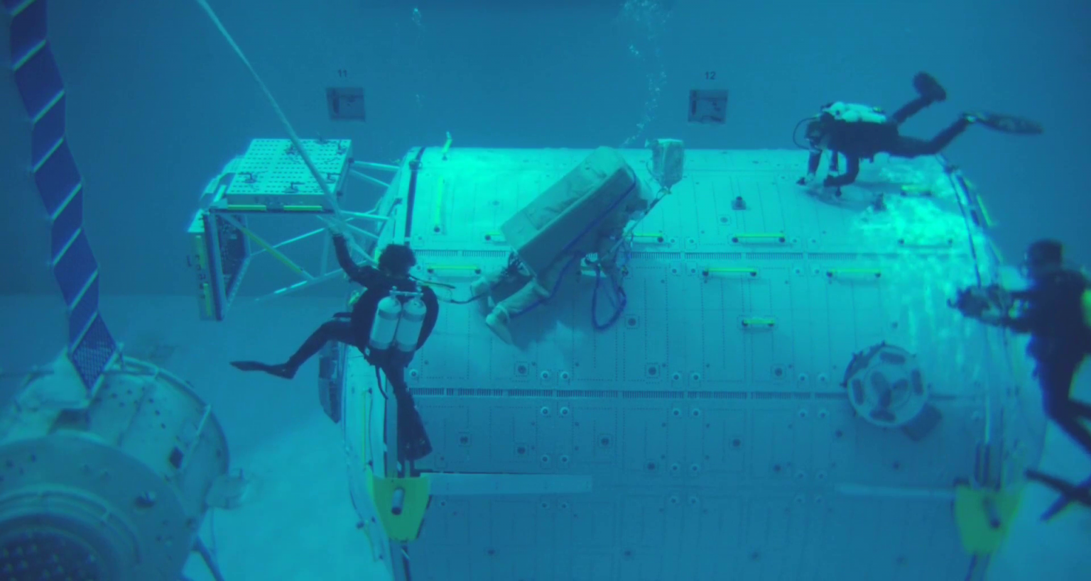Frogwoman Org - Page 13 of 42 - Female scuba divers in action ...