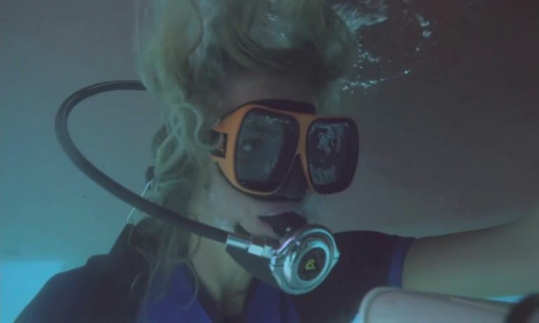 Devil.Fish.1984.720p.BluRay.H264.AAC-RARBG-00002 - Frogwoman Org