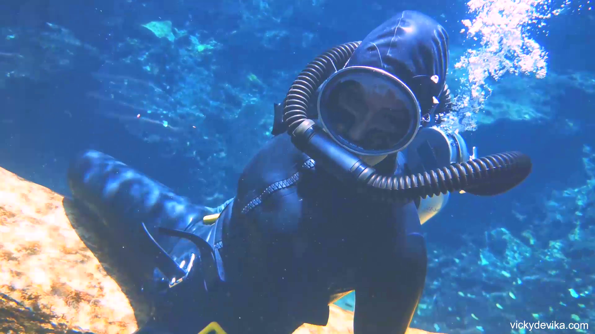 Frogwoman Org - Page 9 of 41 - Female scuba divers in action, including ...