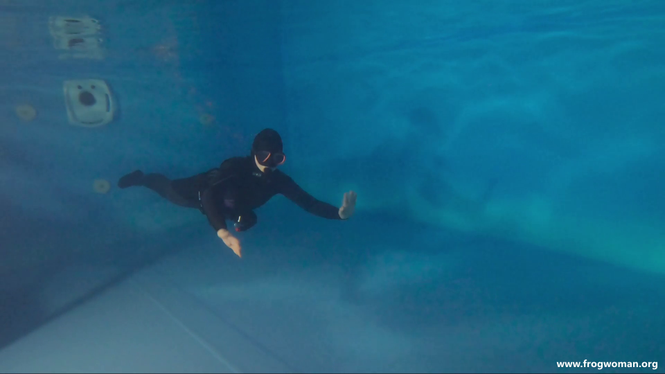 Frogwoman Org - Page 3 of 38 - Female scuba divers in action, including ...