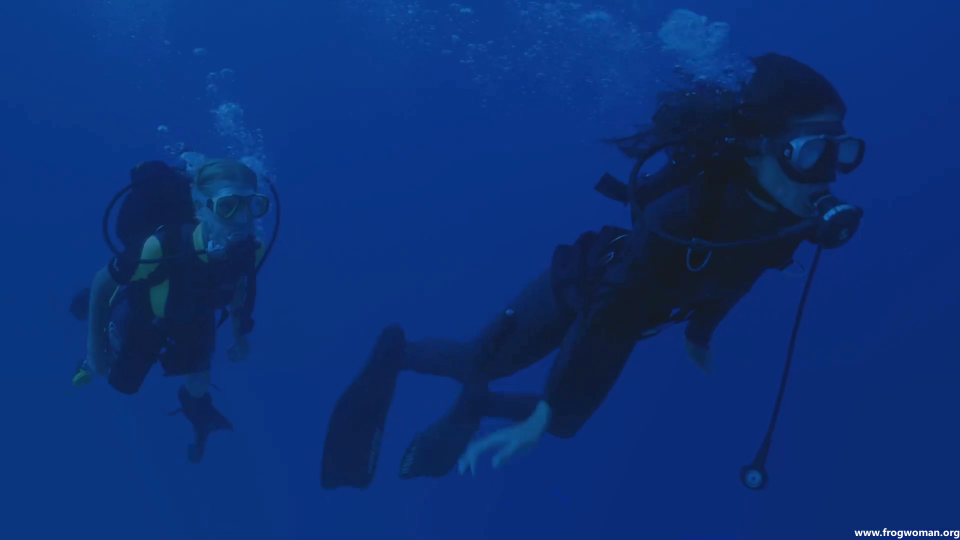 Frogwoman Org - Female scuba divers in action, including scuba fights ...