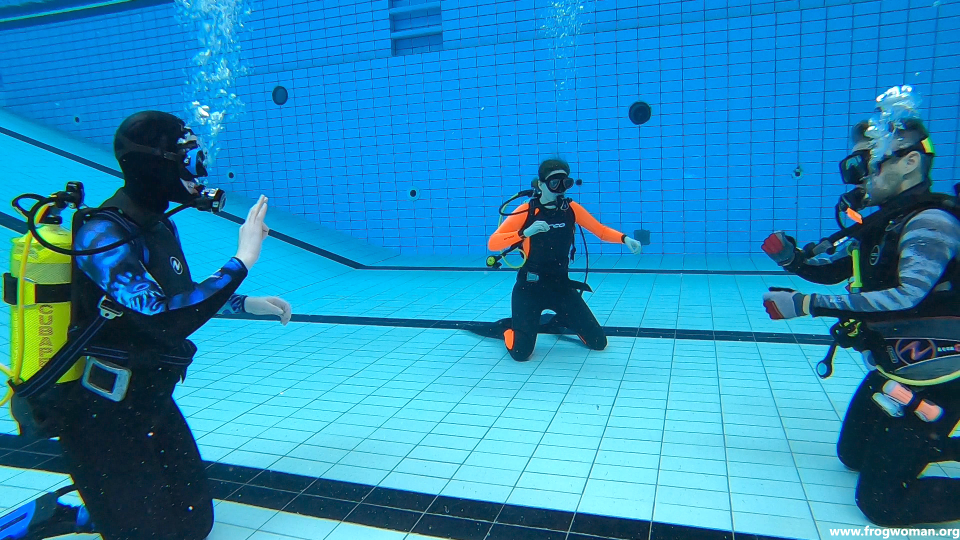 Frogwomen Kara and Demi in “Learning Scuba” – [19th video of Project F ...
