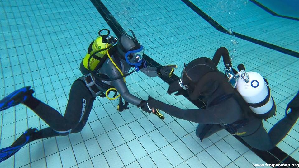 Frogwoman Org - Female scuba divers in action, including scuba fights ...