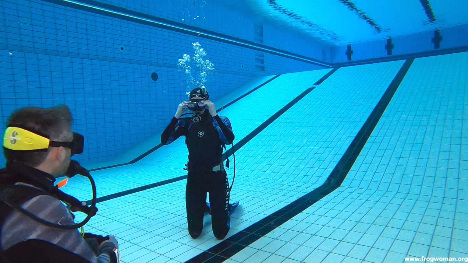 Frogwoman Org - Female scuba divers in action, including scuba fights ...