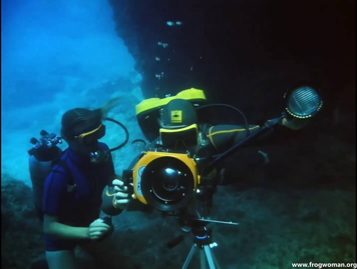 1 woman in 4(!) underwater/scuba scenes in a rare movie [HD version, TV ...